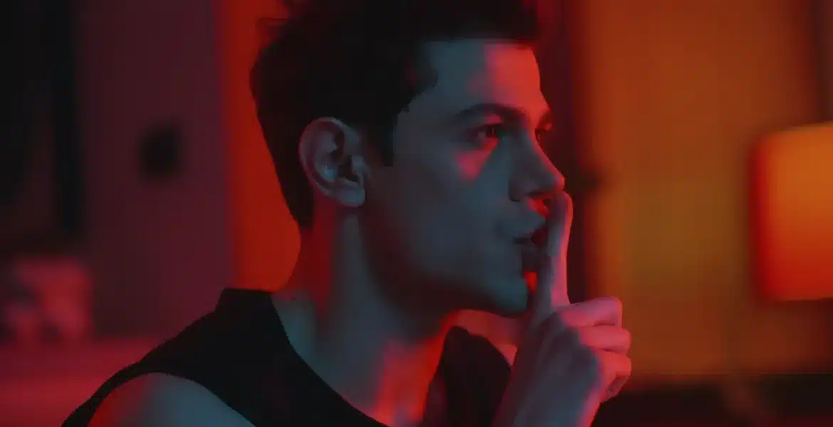 Theo Evan "Shh" : Chypre mise sur le mystère à l’Eurovision 2025 ...